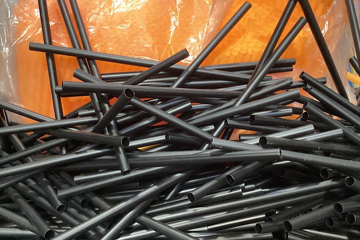 Plastikröhrli | OFFCUT Basel